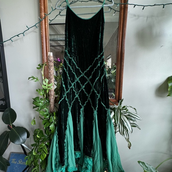 The Pyramid Collection | Dresses | Emerald Green The Pyramid Collection ...